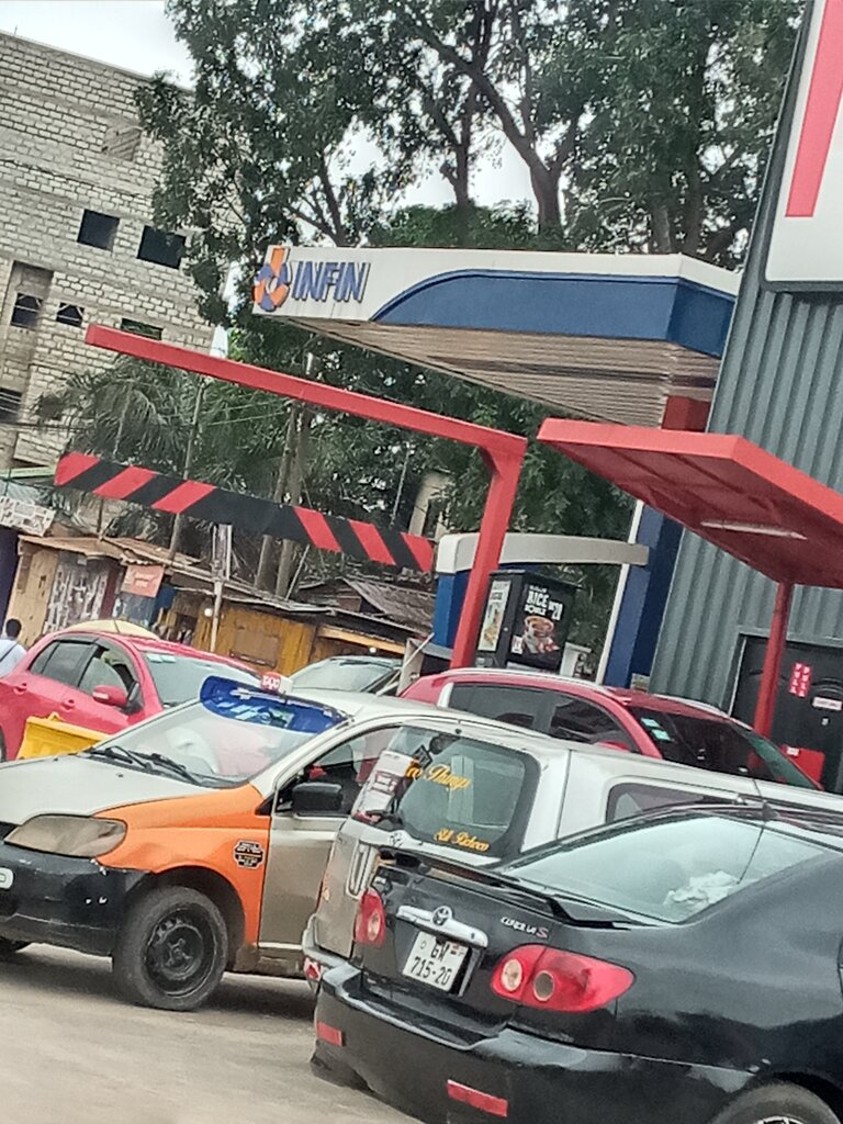 Benzin istasyonu Infin filling station, Akra, foto