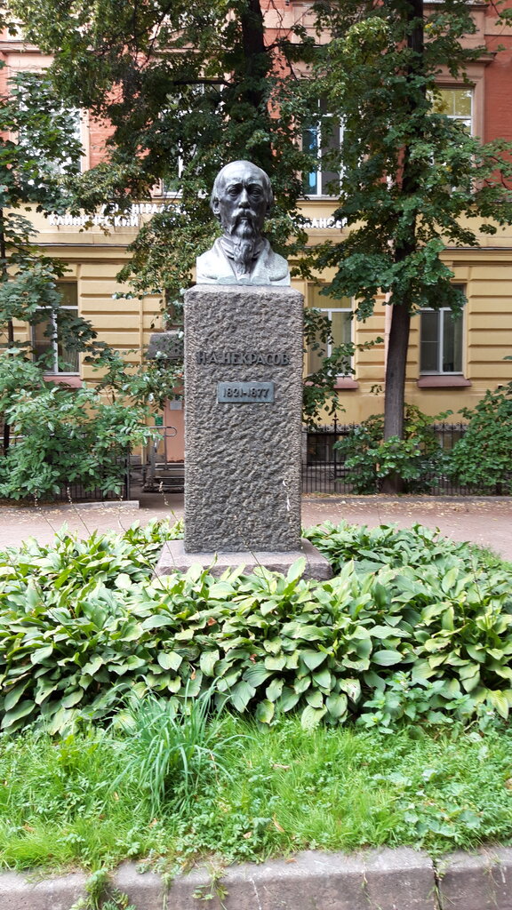 Anıt, heykel Nikolay Alekseevich Nekrasov, Saint‑Petersburg, foto