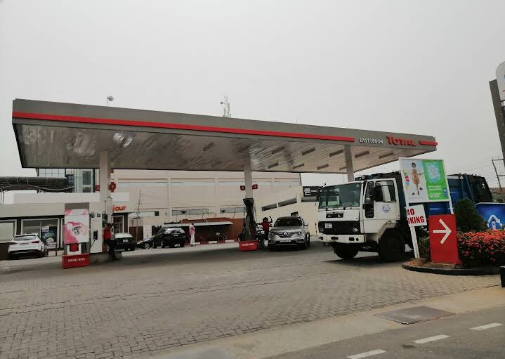 Benzin istasyonu East Legon Total Service Station, Akra, foto