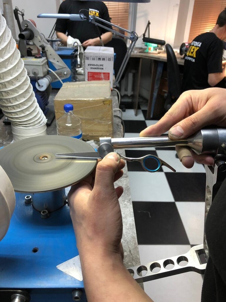 Metal eşya tamircileri Sharpening the tool, Krasnodar, foto