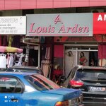 A Louis Arden (Rue 12 No:77, Seyni Gueye), giyim mağazası  Abican'dan