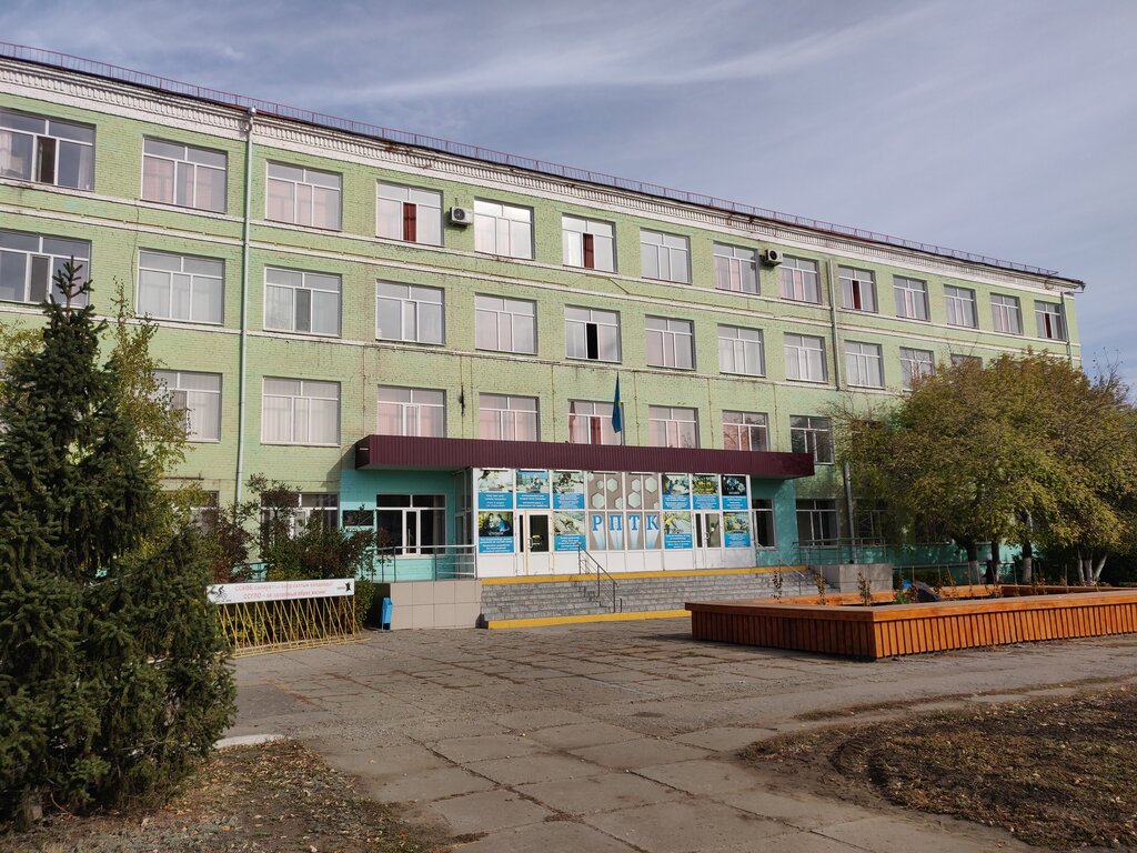 Yüksekokul KGKP Rudnensky Polytechnic College, Rudny, foto