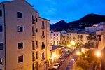 Ospiti In Centro (Piazzetta Francesco Cerenza 2,84127 Salerno,Salerno,), otel  Salerno'dan