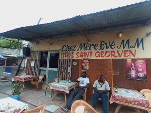 Cave chez Mère Ève (Brazzaville, Commune de Moungali, Rue Sainte Anne), kafe  Brazzaville'den