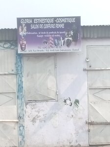 Salon de coiffure itoumbi (Brazzaville, Commune de Moungali, Rue Itoumbi, 103), berberler  Brazzaville'den