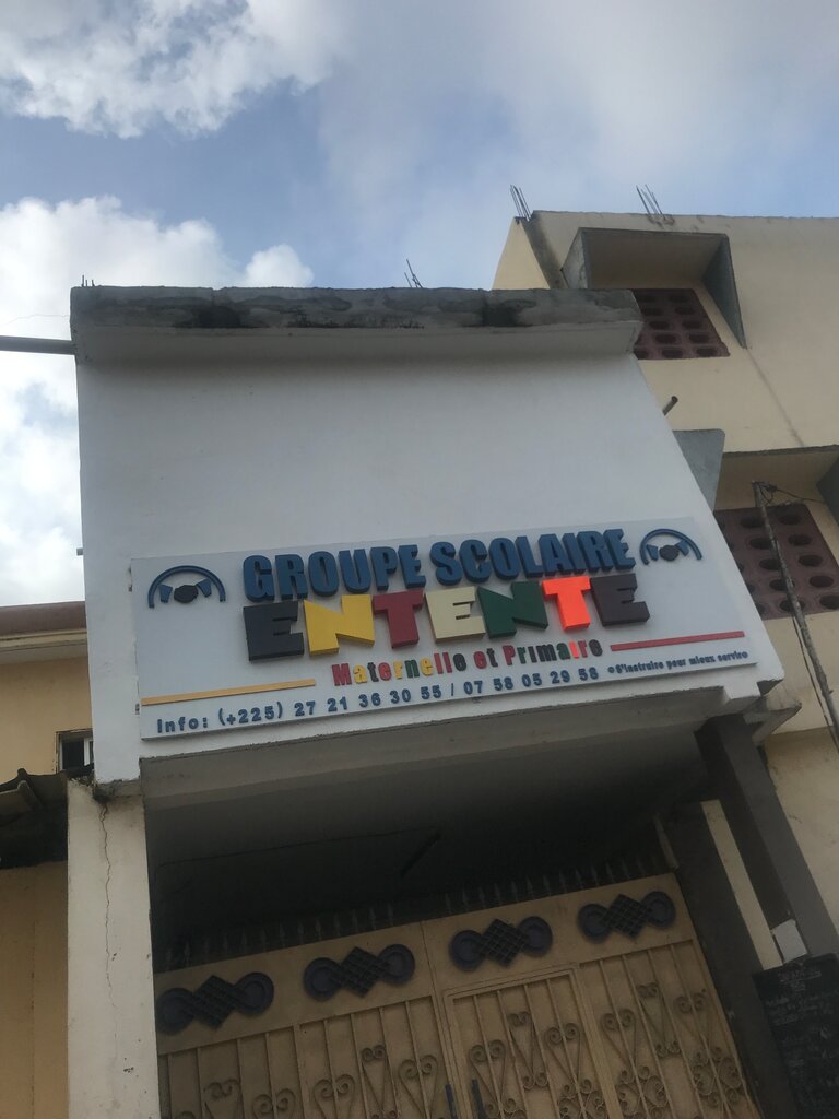 Ortaokul School Group Entente, Abican, foto