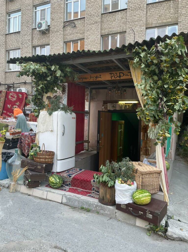Antikacı dükkanları Raritet, Yekaterinburg, foto