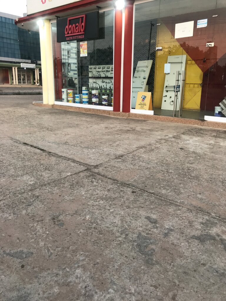 Yapı malzemeleri pazarı Donald Bath Fittings, Akra, foto