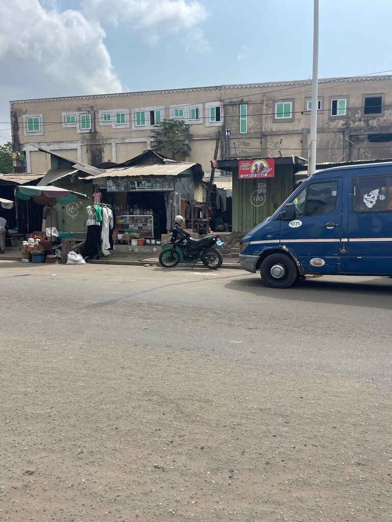 Kozmetik ve parfümeri mağazaları Hajia Akiyaa Yemu, Akra, foto