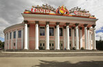 Tbilisi Circus (Heroes Square No:1), sirkler  Tiflis'ten