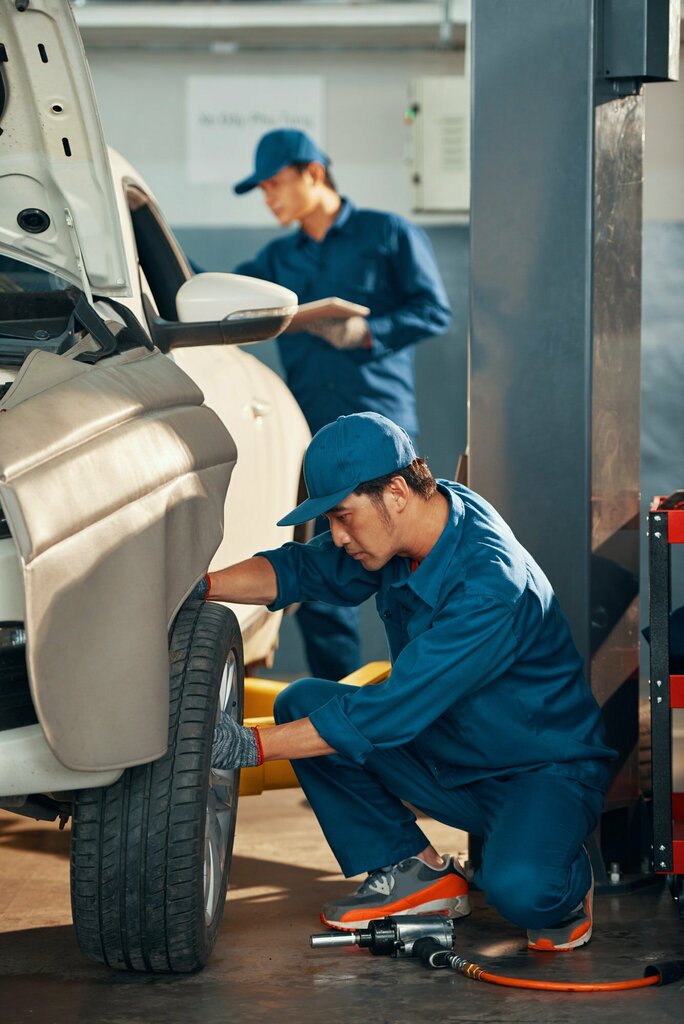 Otomobil satış galerileri Fajar Motors, Dubai, foto