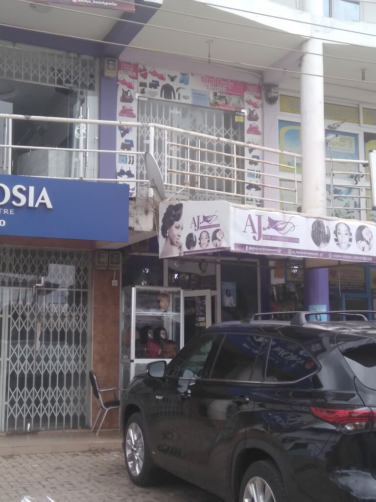 Giyim mağazası Total Body essentials, Akra, foto