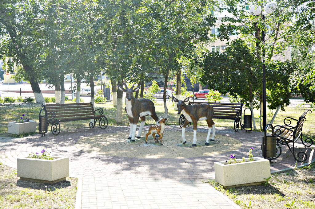 Park, sokak heykeli Олени, Jirnovsk, foto