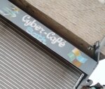 Cyber café Sath (Brazzaville, Commune de Mpissa, Avenue Simon Kimbangou), araç camlarının renklendirilmesi  Brazzaville'den
