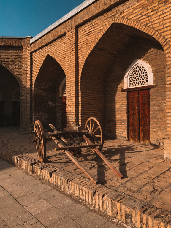 Turistik yerler Старое медресе, Hisor Bölgesi, foto