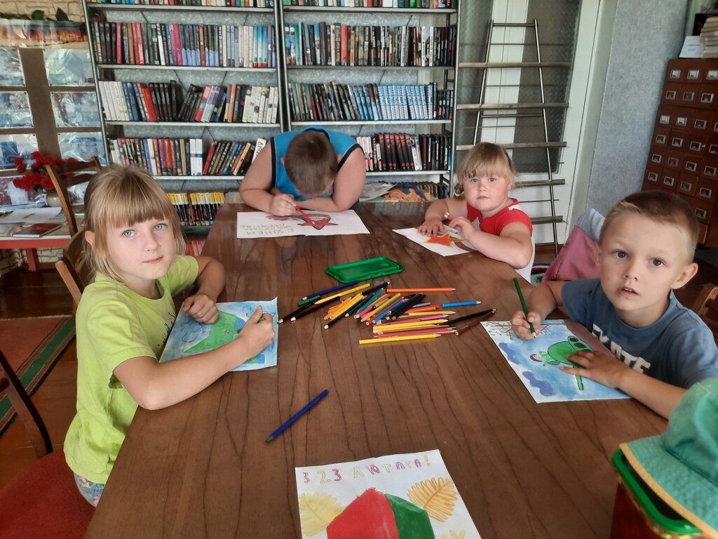 Kütüphaneler Biblioteka-klub filial № 13 Selskaya Babynichskaya, Vitebskaya oblastı, foto