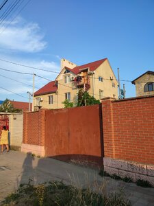 Zeleniy Dvorik Guesthouse (Severnaya ulitsa No:71), otel  Anapa'dan