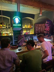 Nomad's bar GE (Egnate Ninoshvili Street No:5), bar  Tiflis'ten