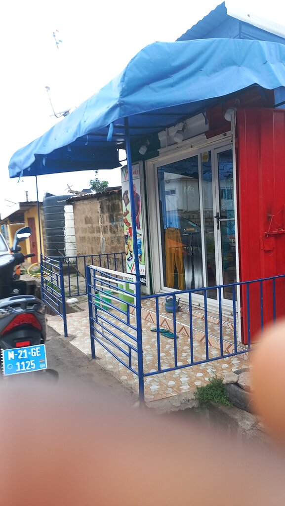 Giyim mağazası Vuwa 1 Collections, Akra, foto