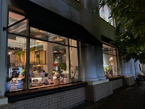 Locals (Tryokhsvyatskaya Street No:18А), restoran  Tver'den