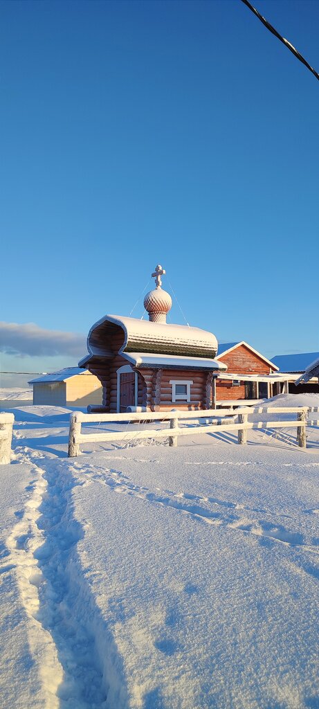 Şapel, haç anıtı Часовня Николая Чудотворца, Murmanskaya oblastı, foto