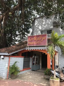 Le Rallye (Rue Clément Ader No:765, Marcory), restoran  Abican'dan