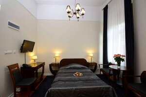 Palac Kotulinskich (Silesian Voivodeship, Powiat Bielski, Czechowice-Dziedzice, Czechowice), otel  Czechowice‑Dziedzice'den