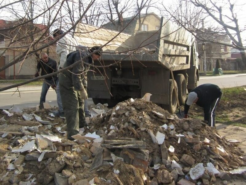 Bina yıkım hizmetleri Vyvoz TBO i KGM, Moskova, foto