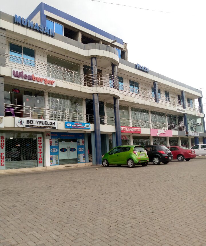 Alışveriş merkezleri Munasak Plaza, Akra, foto