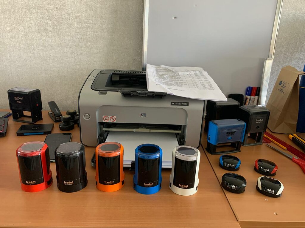 Mühürlerin ve pulların NadoSrochno, Krasnodar, foto