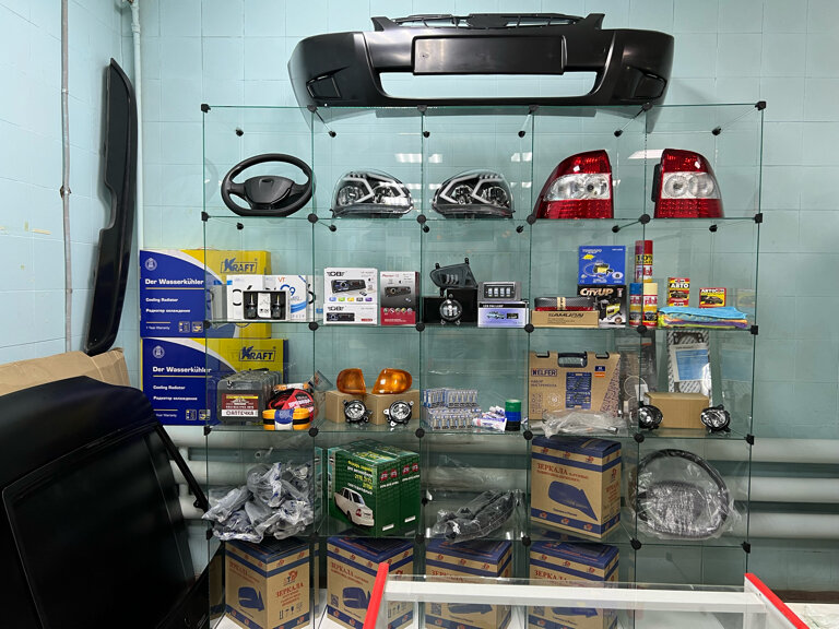 Otomobil yedek parçaları Autoshop, Kuznetsk, foto