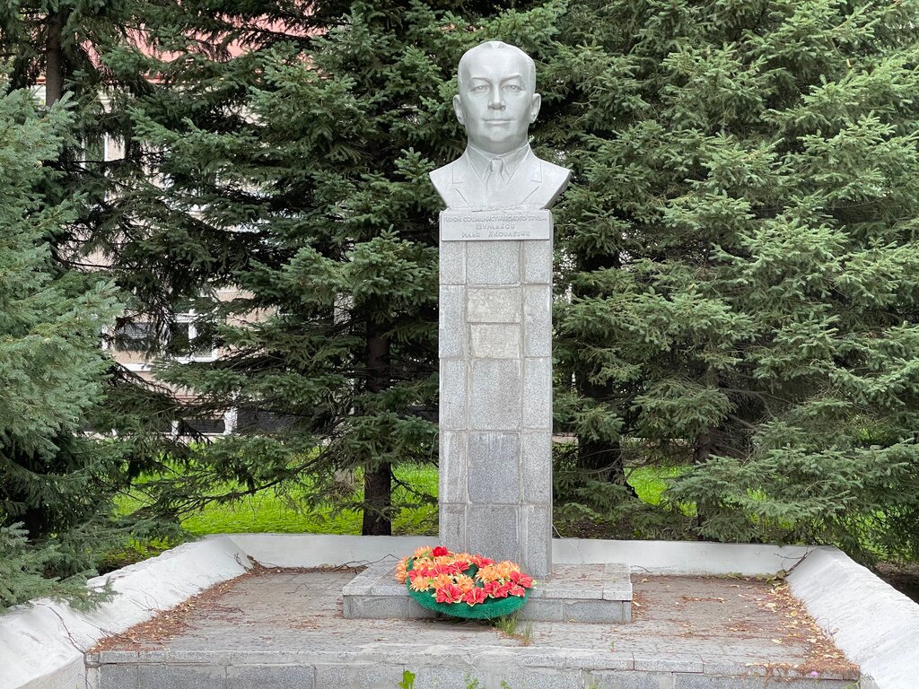Anıt, heykel Бюст Героя Социалистического Труда Ильи Яковлевича Шумакова, Altayski krayı, foto