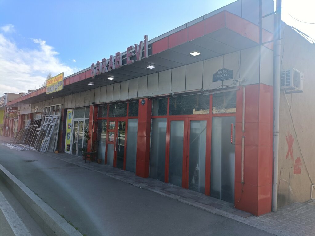Alkollü içecekler Şərab evi, Bakü, foto