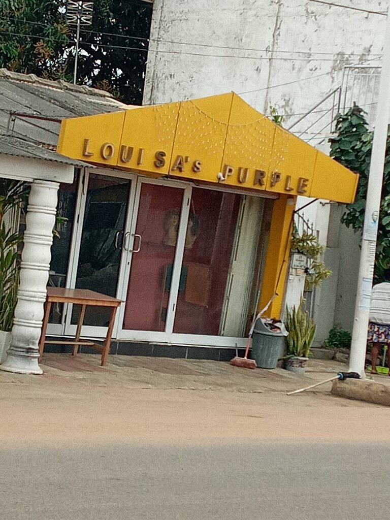 Giyim mağazası Louisa purple, Akra, foto