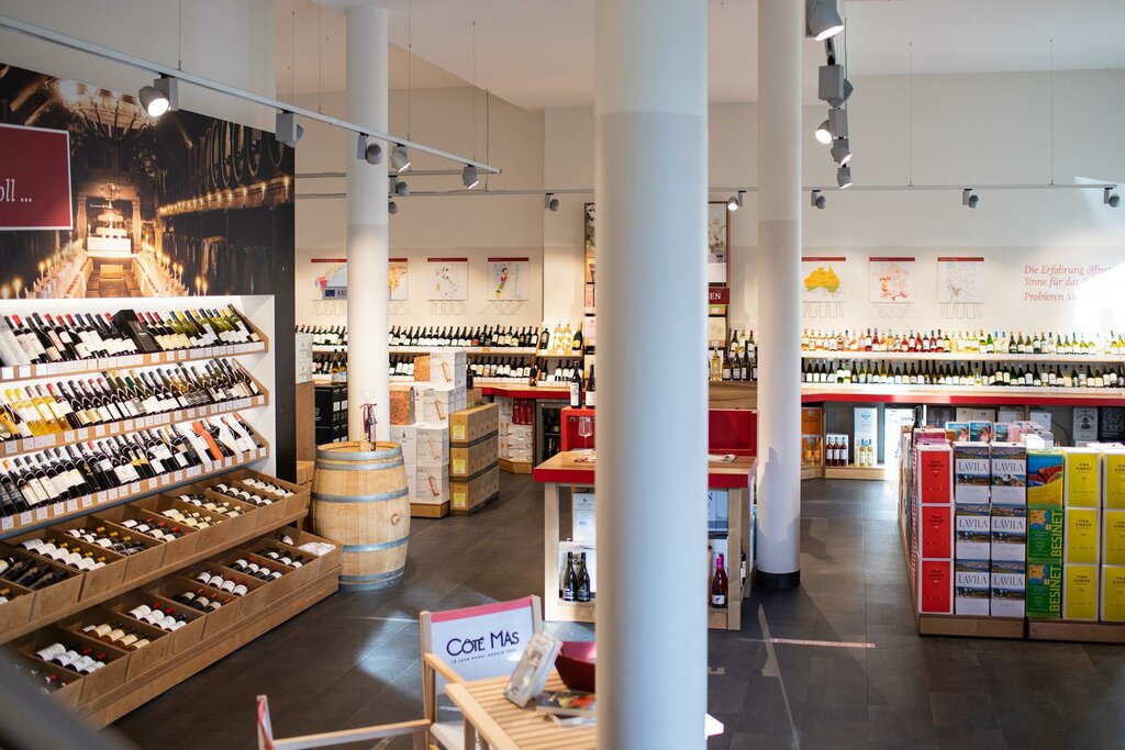 Şarap ve içki toptan satışları Jacques’ Wein-Depot Düsseldorf-Kaiserswerth, Düsseldorf, foto