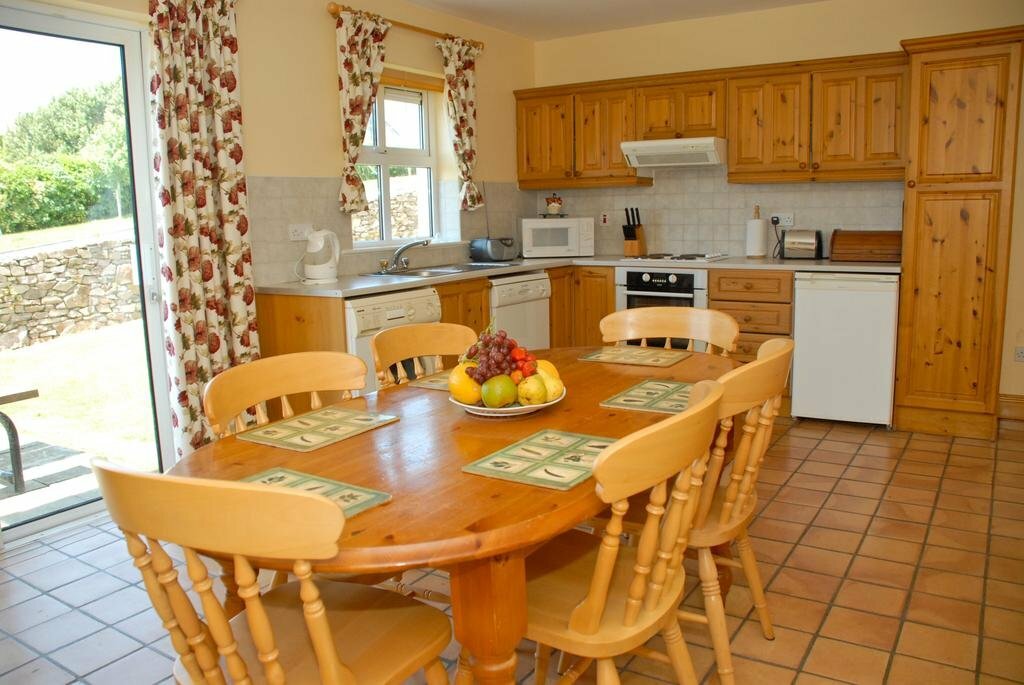 Otel Dingle Marina Cottages, , foto