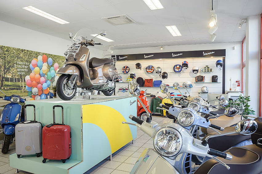Motosiklet yedek parçaları Faber Roller & Bike - Carlbergergasse, Viyana, foto