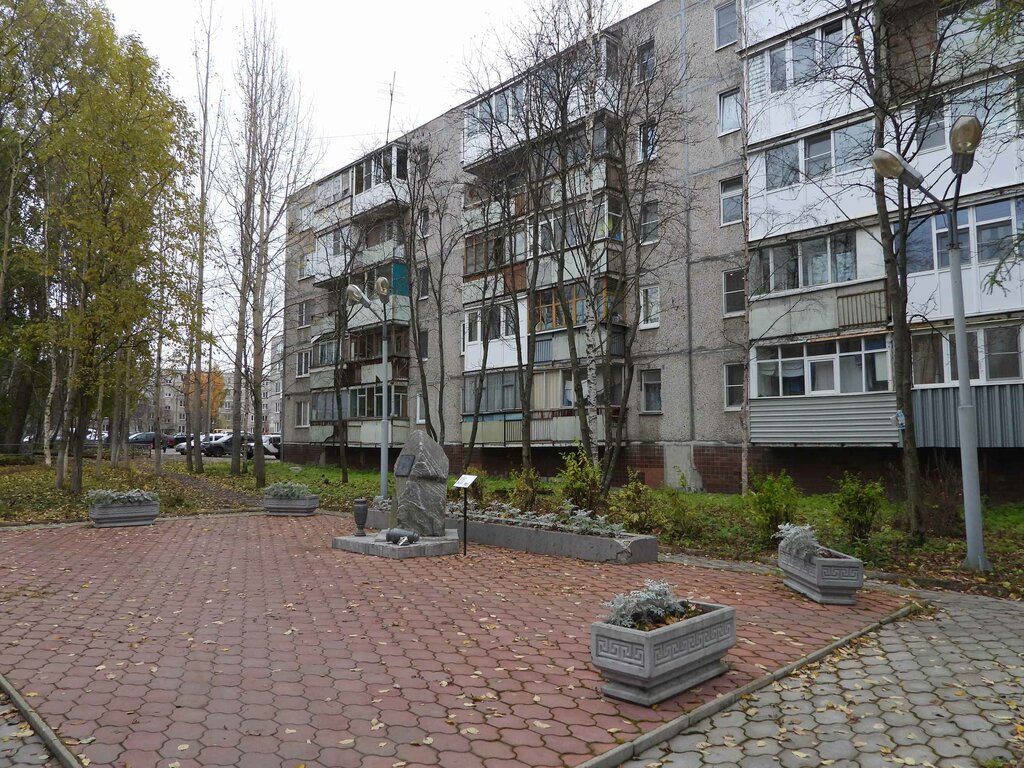 Anıt, heykel Ликвидаторам аварии на Чернобыльской АЭС, Polyarnie Zori, foto