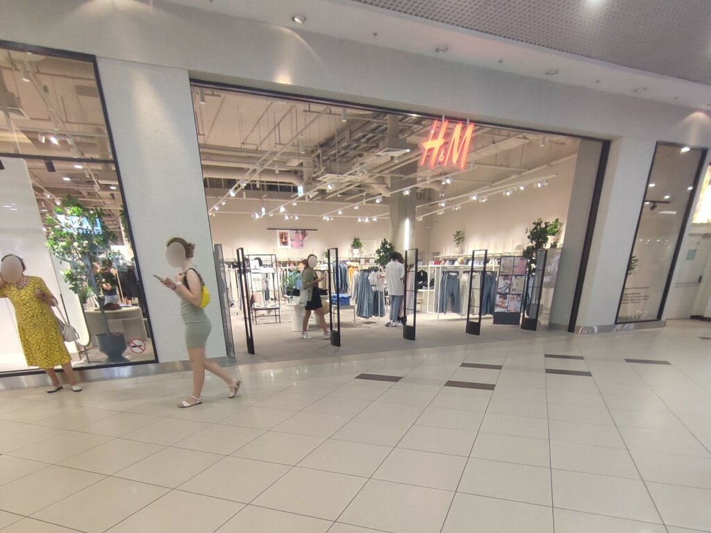 Giyim mağazası H&M, Voronej, foto