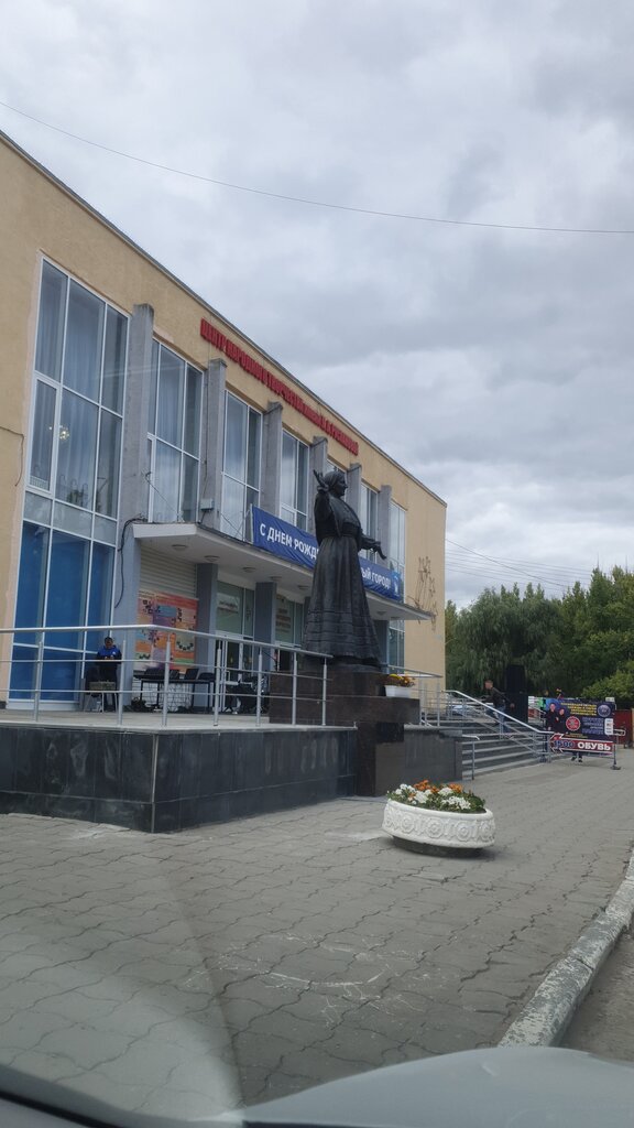 Anıt, heykel Лидии Андреевне Руслановой, Saratov, foto