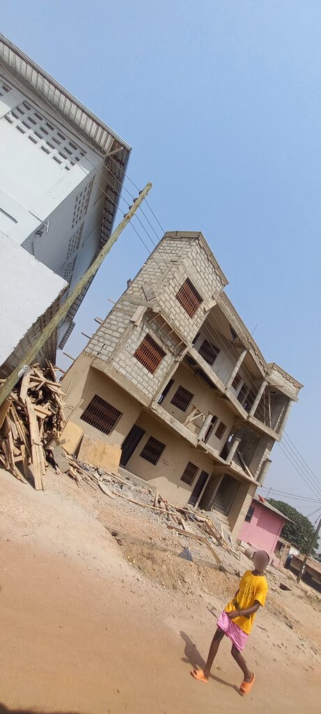 Protestan kilisesi Holy Light International Church, Akra, foto