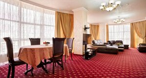 Amici Grand Hotel (Krasnyh Partizan Street No:112), otel  Krasnodar'dan