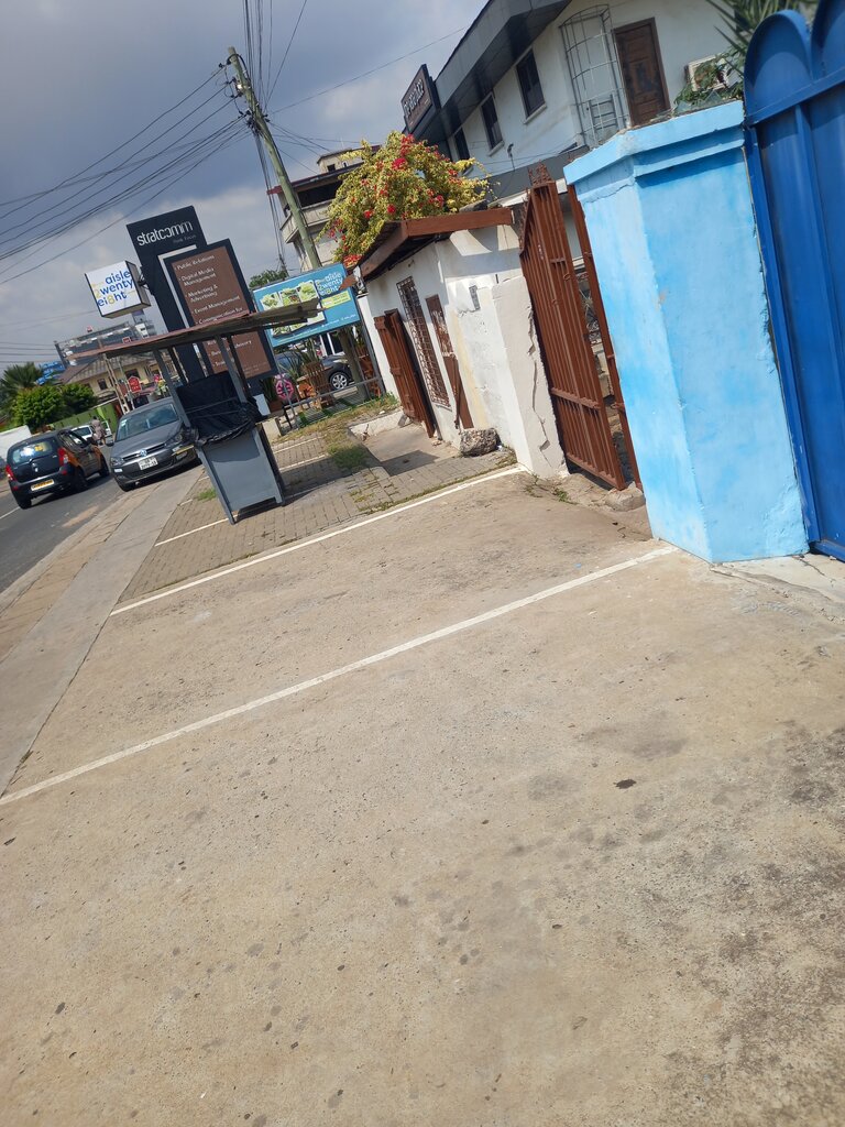 Kozmetik ve parfümeri mağazaları Stratcomm Africa Ltd. Ghana, Akra, foto