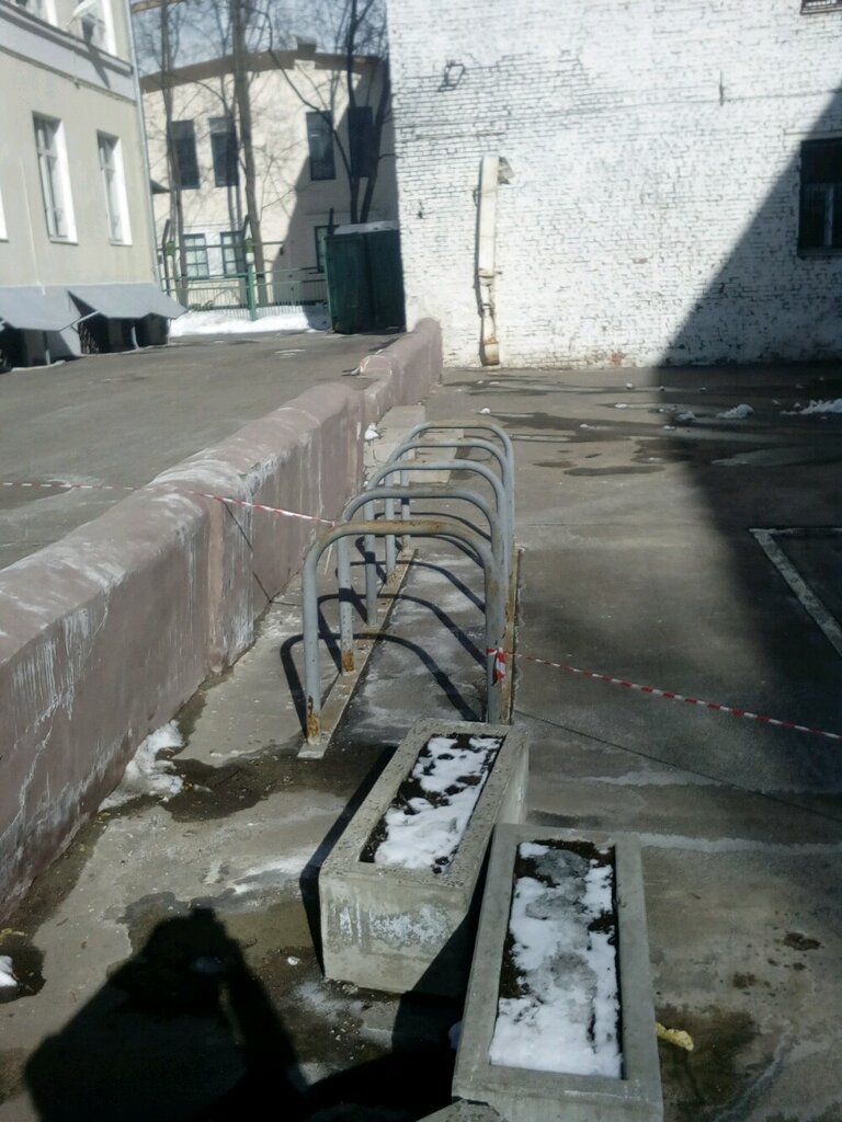 Bisiklet park yerleri Velosipednaya parkovka № 31010 Shkola № 1278, Moskova, foto