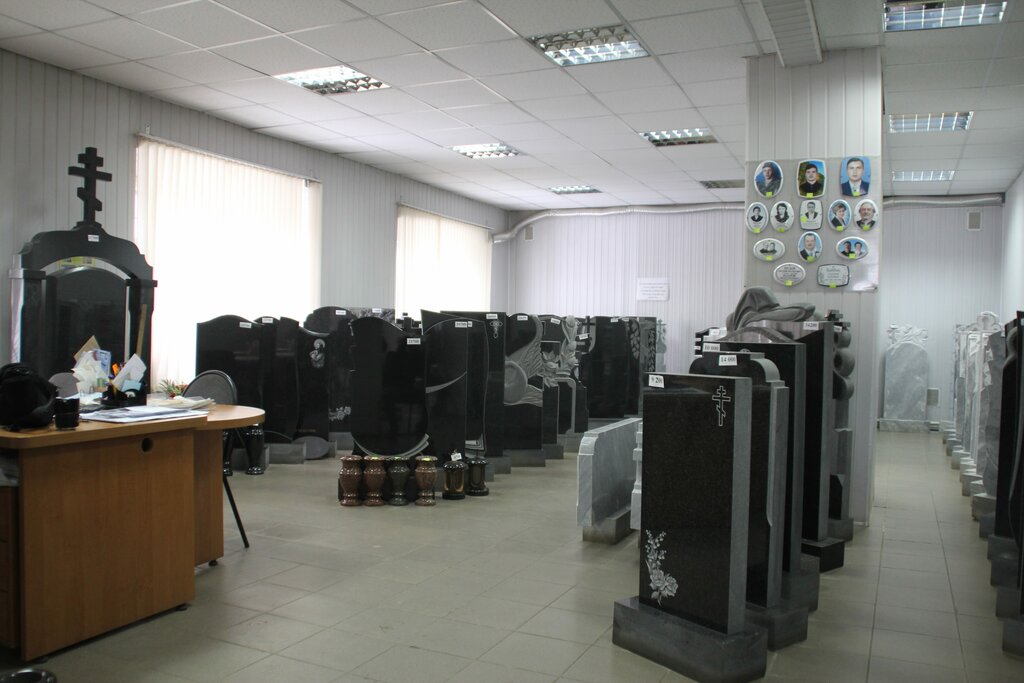 Heykel ve mezarlık taşı üreticileri Monument76, Rostov, foto