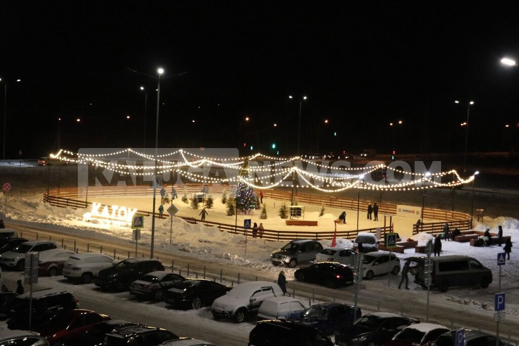 Buz pateni pistleri Каток у Глобус, Kaluga, foto