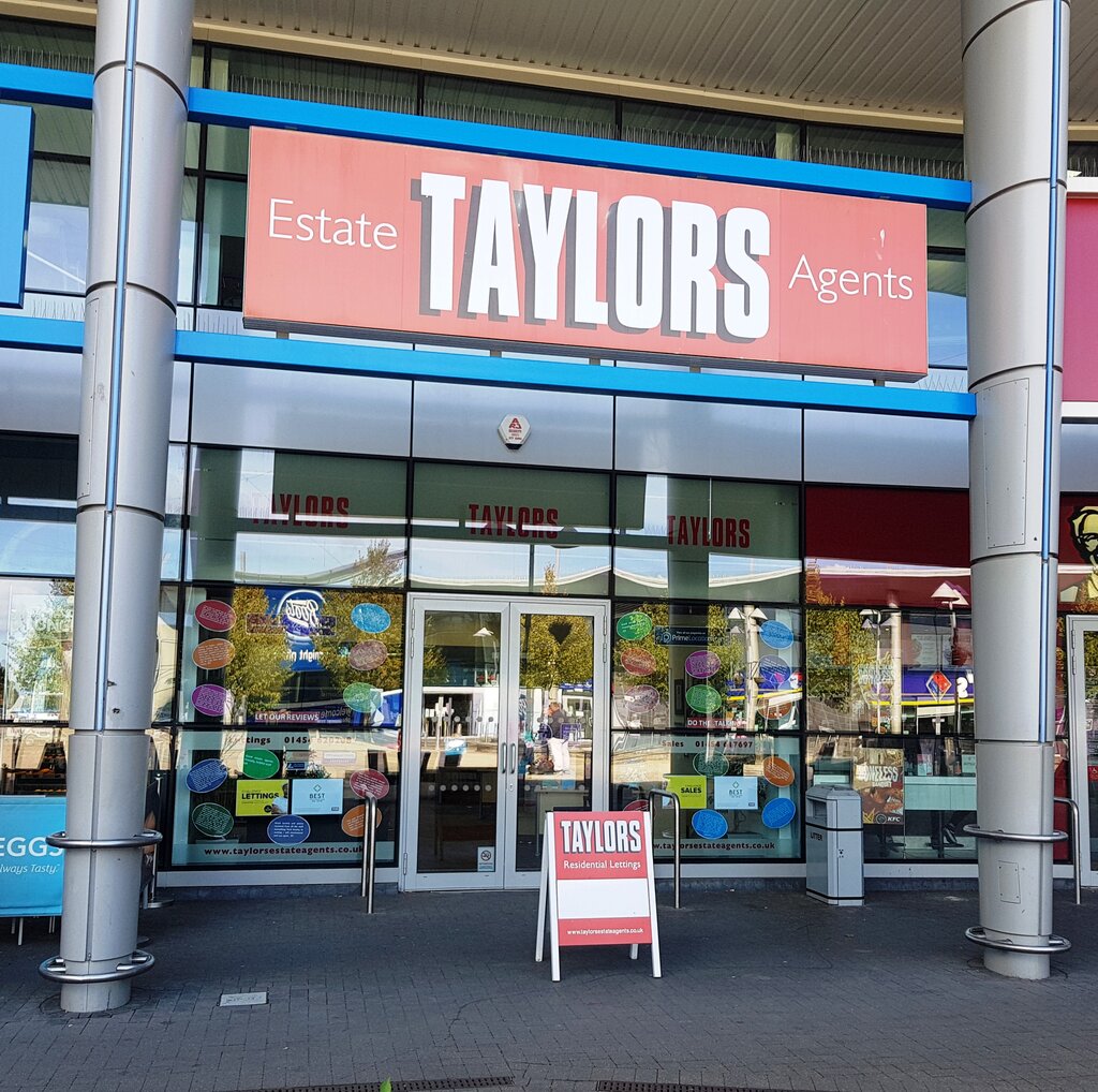 Arazi dizisi Taylors Sales and Letting Agents Bradley Stoke, İngiltere, foto