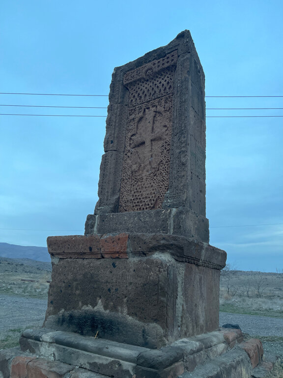 Anıt, heykel Kosh's Big Khachkar, Aragatsotn, foto