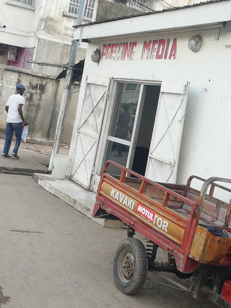 Çamaşırhaneler Pressing Media, Brazzaville, foto