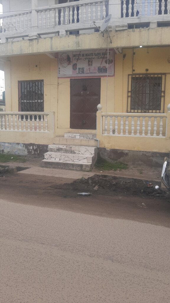 Güzellik merkezi ekipmanları Institut De Beauté Flove Beauté, Brazzaville, foto